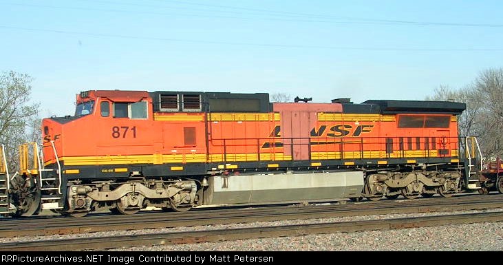 BNSF 871